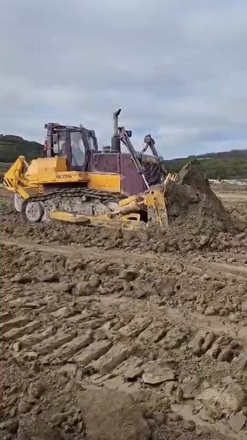 Четра Т-25 в карьере по добыче цементного сырья на Бахчисарайском цементном заводе