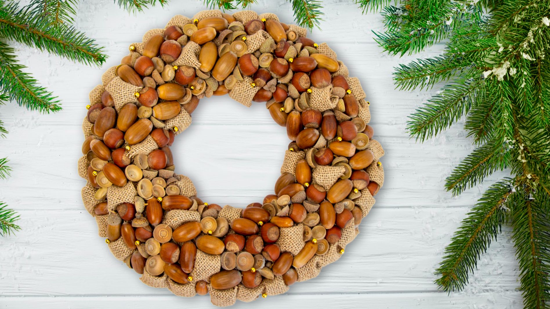 Новогодний Венок из желудей и орехов своими руками. Поделки из природного материала