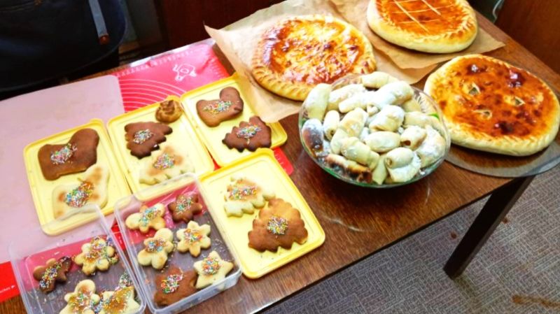 "Сладкий стол" буквально "на коленке" 😜