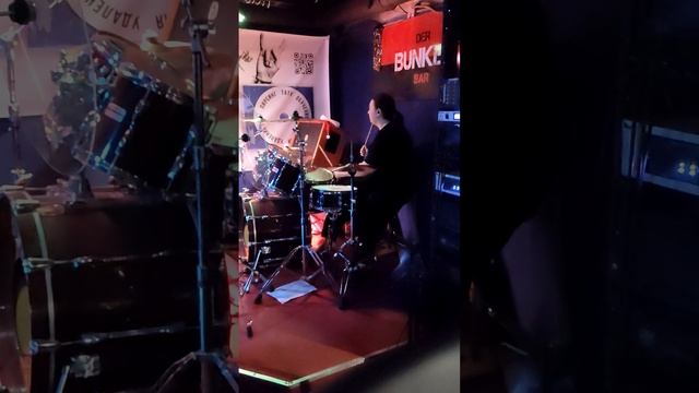 Нас тут нет - Twenty free (Karma to burn cover) der Bunker bar
