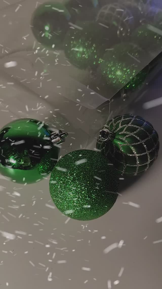 Набор игрушек для ёлки - зелёные шары, 12 штук