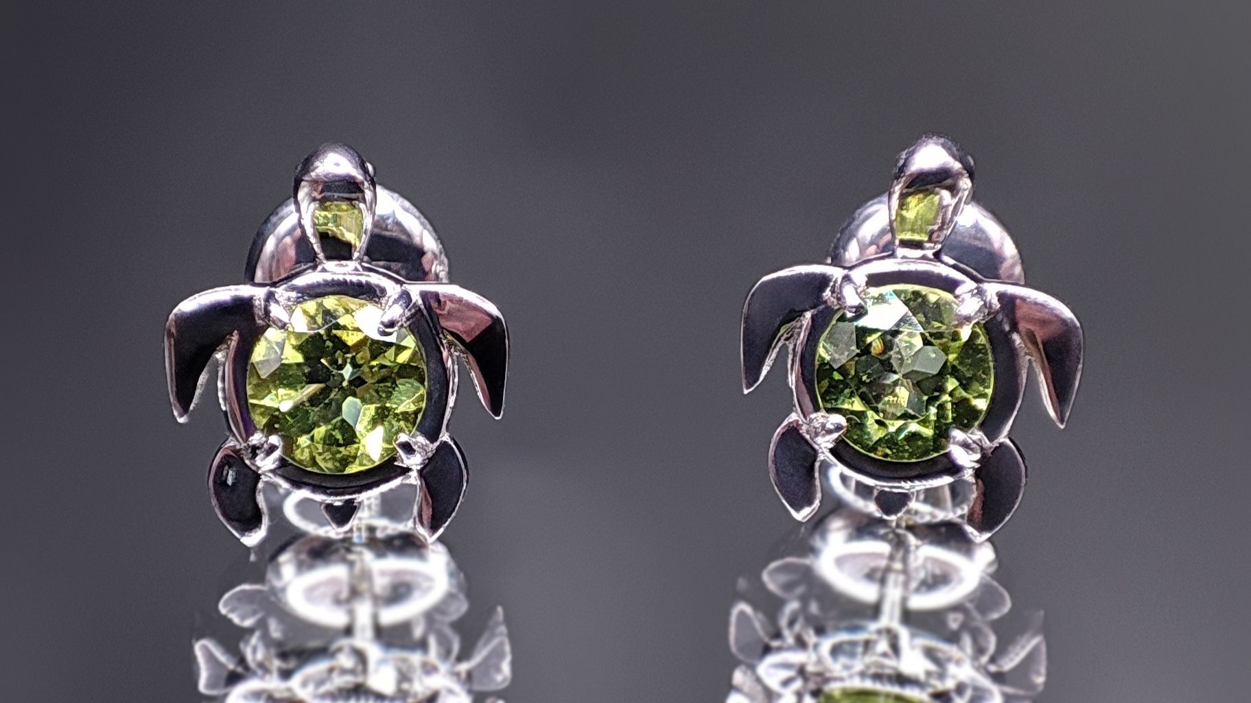 Серьги-пусеты "Черепашки" Хризолит. Пакистан