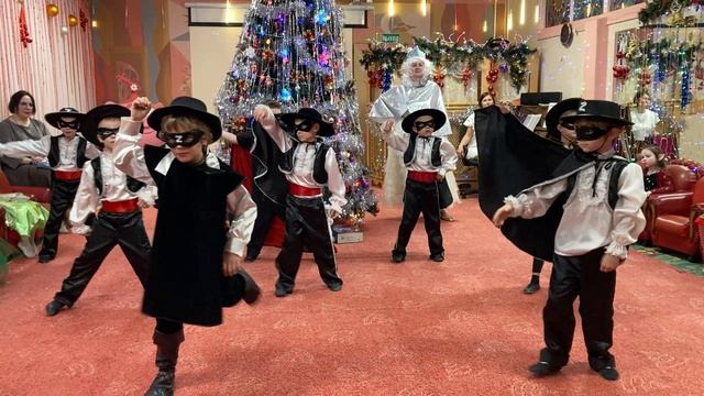 Танец мальчиков "Зорро". Группа №9 "Ягодки"