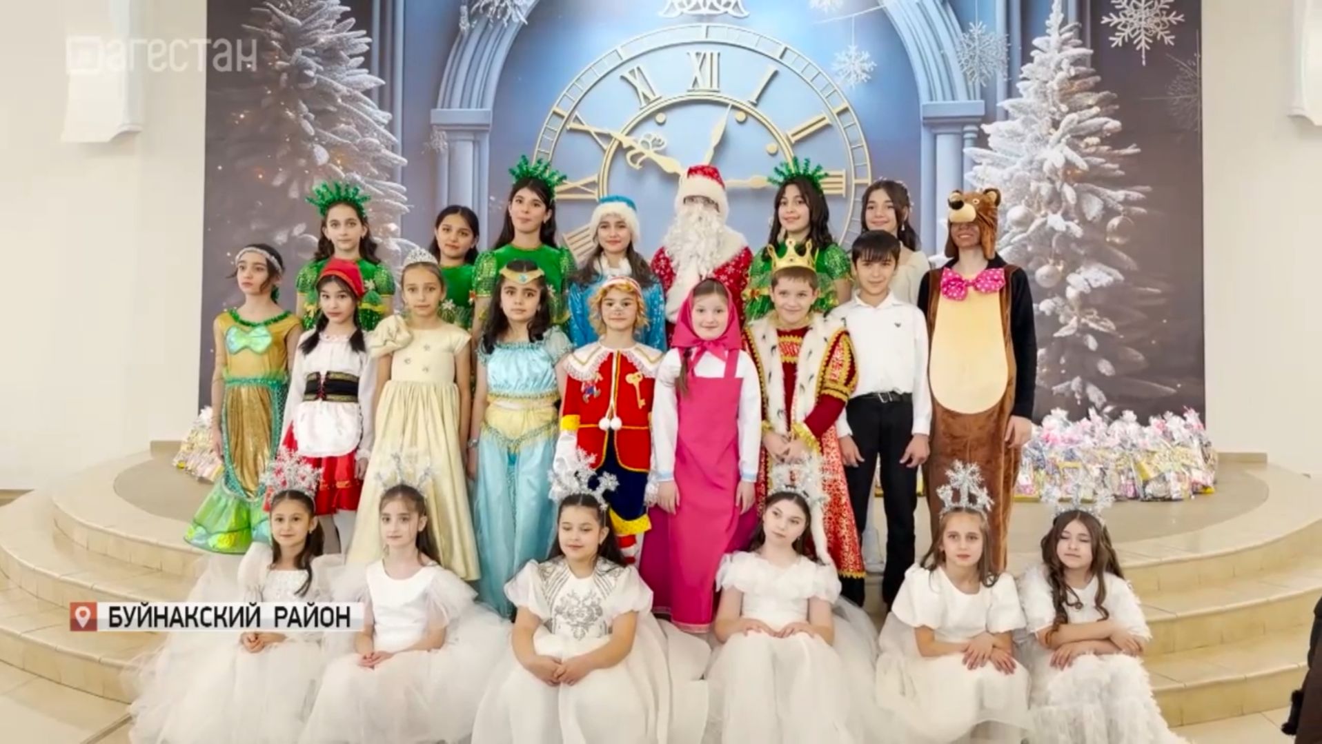 Специальный новогодний праздник для 350 детей прошел в Буйнакском районе