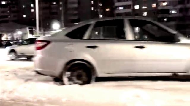 Сильная авария в Омске на улице Конева