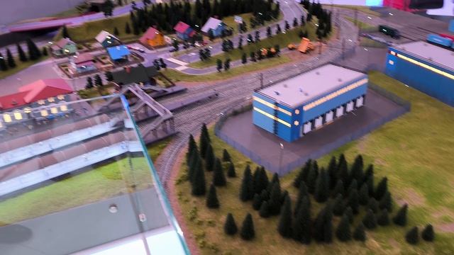 Модель тепловоза 3ТЭ28 на макете в павильоне ВДНХ