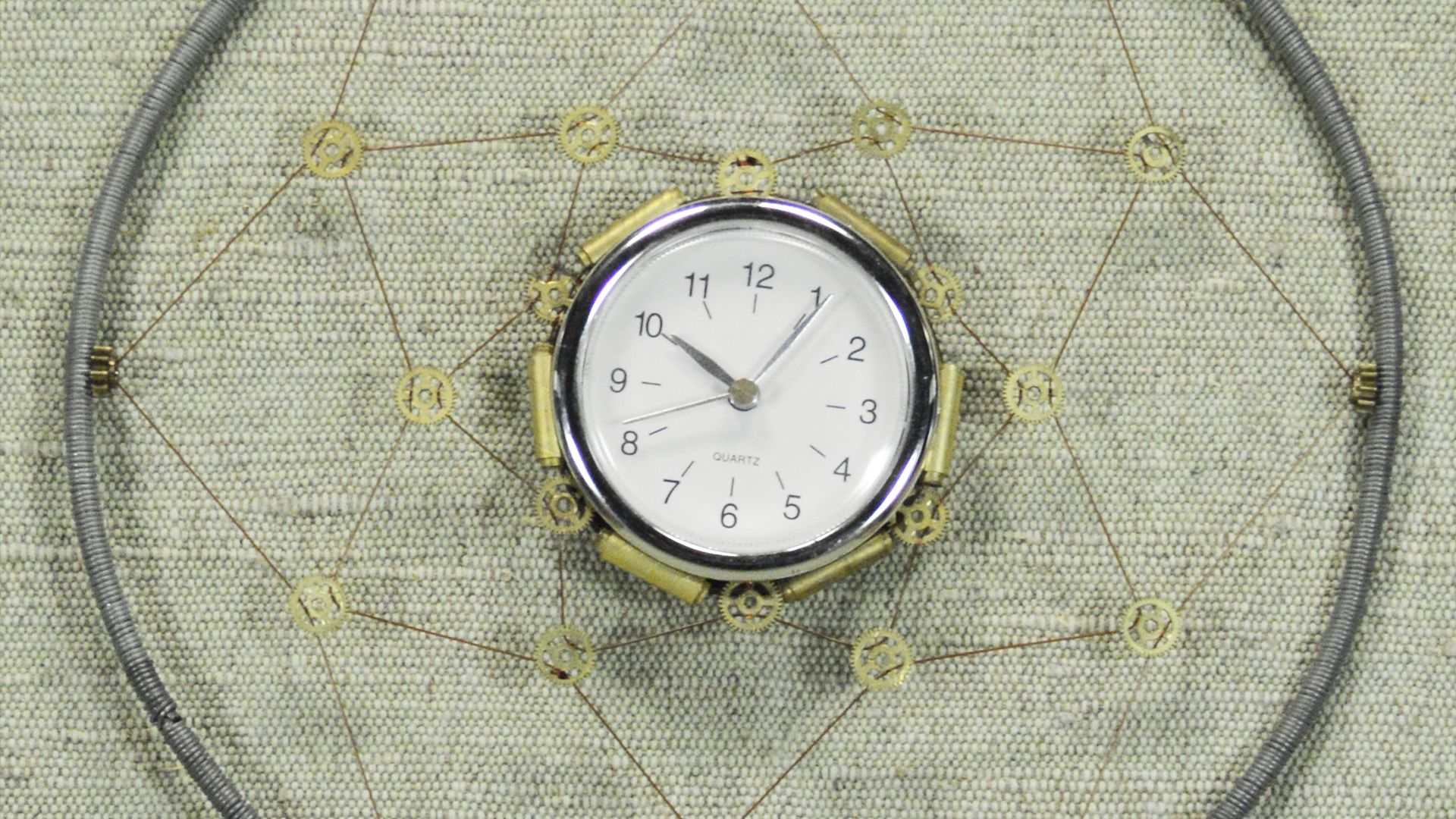 Часы, ловец снов в стиле зомбиклок.