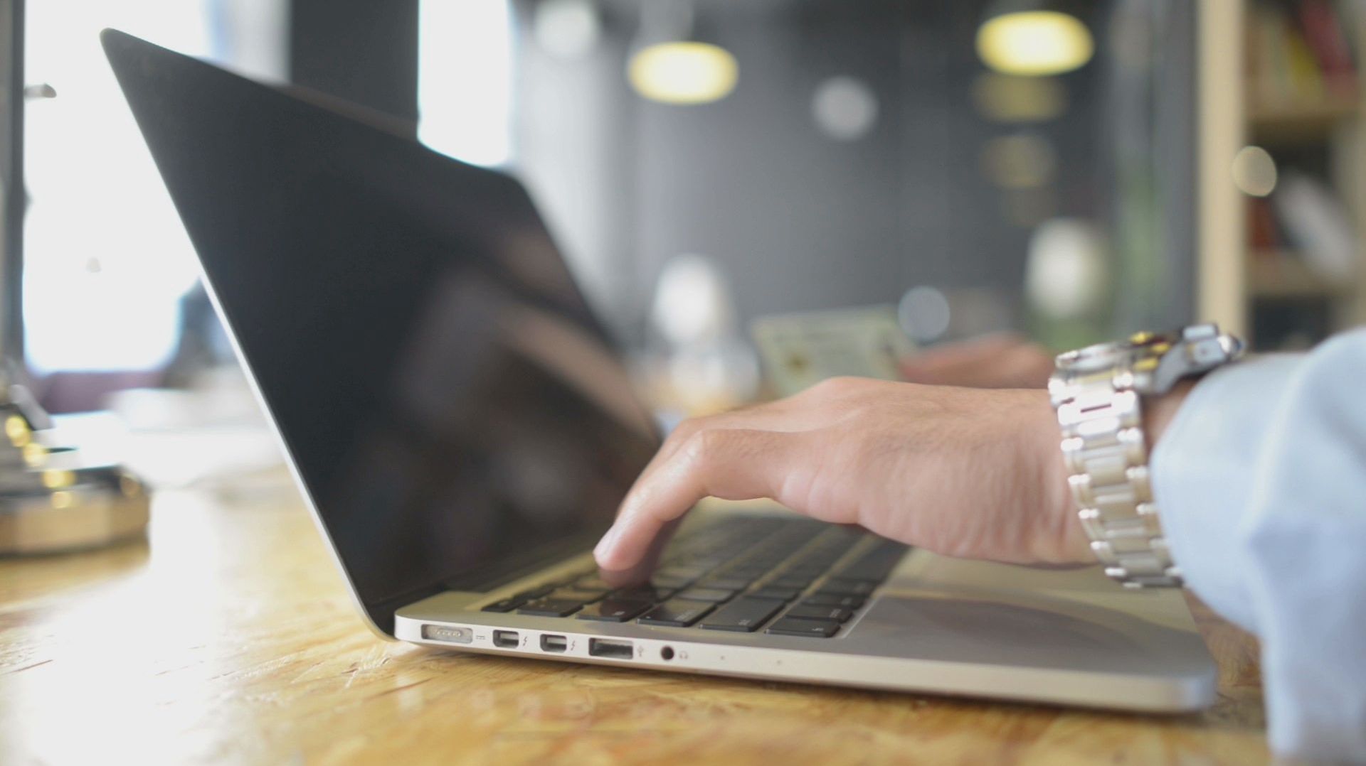 ПОТЕРЯЛ СБЕРЕЖЕНИЯ