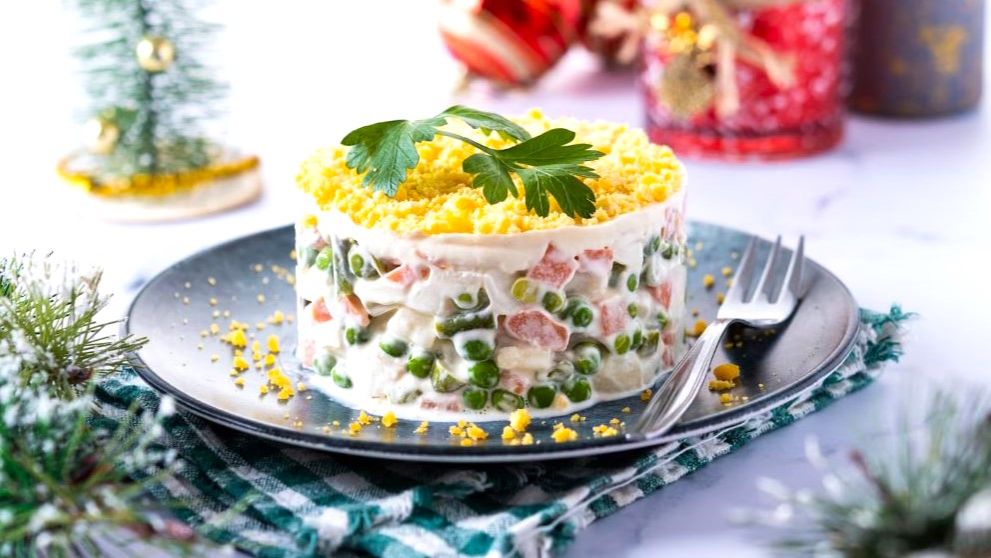 Оливье долой! Югорчане рассказали, что не будут готовить на новогодний стол