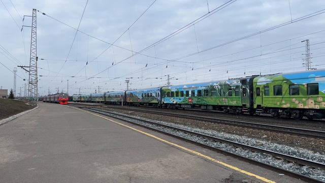 Электровоз ЭП1М-521 с туристическим поездом «В Сибирь»