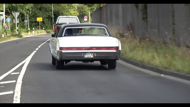 Старые, добрые классические американские автомобили 40-х - 60-х годов и суперсовременные.