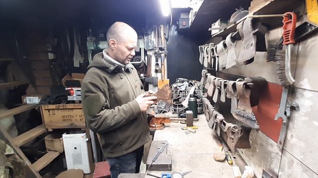 Посылка с топорами из Твери