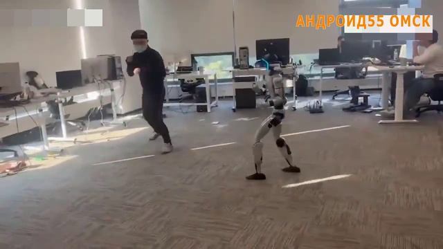 Робот врезал наставнику🤣🤣🤣