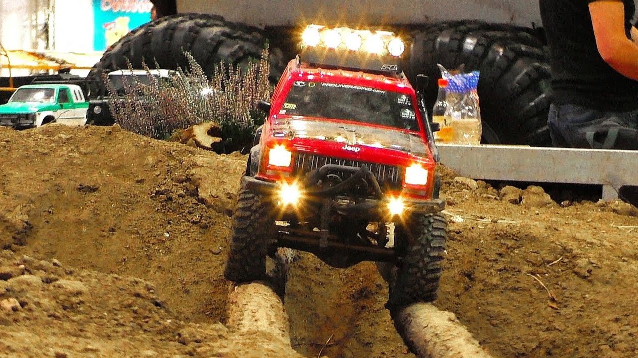 Внедорожные радиоуправляемые модели грузовиков и вездеходов в действии