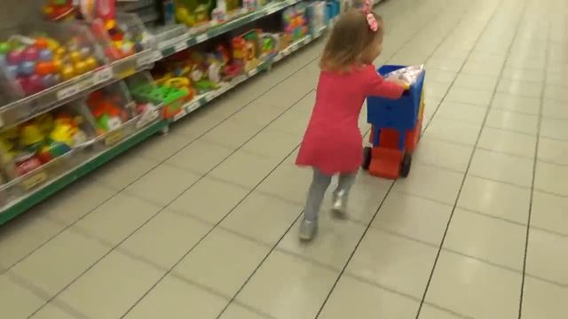Кукла_Беби_Бон_в_супермаркете_и_Настя_КАК_МАМА_покупают_новые_игрушки_и_продукты (1)