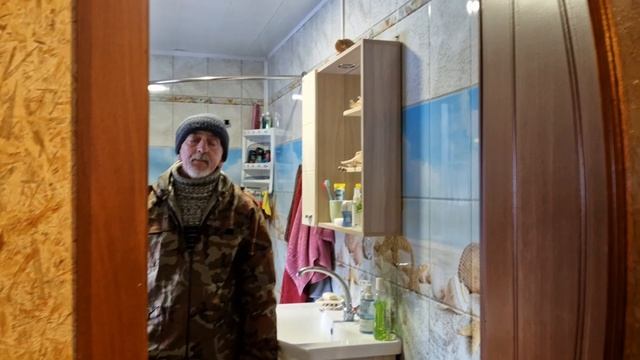 31 ДЕКАБРЯ. ЛЁШИК НАКРОШИЛ ОЛИВЬЕ, А Я НАФАРШИРОВАЛА УТКУ ЯБЛОКАМИ. ГОТОВИМ БАНЮ.