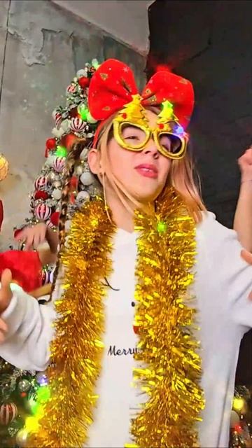 Новый Год с Мега Каролиной! Зацени трек.