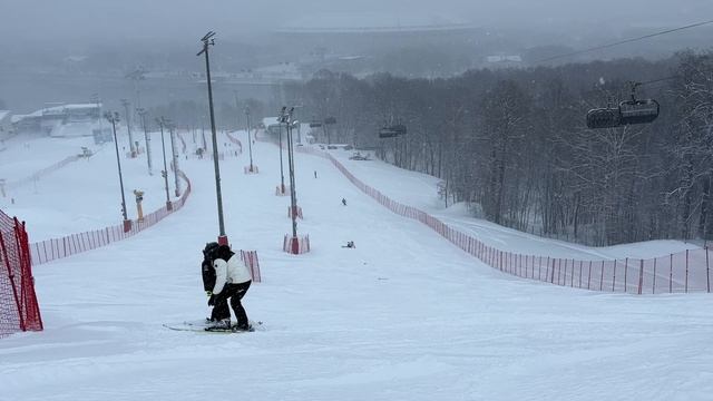 Падение на лыжах. Воробьевы горы. Москва.