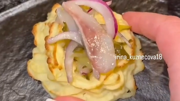 Захотелось отведать такую закуску...🥔🐟🎄😋