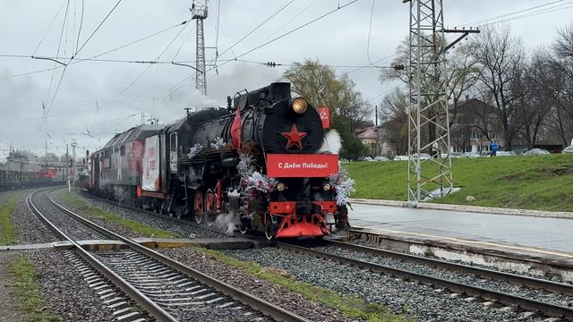 Паровоз Л-4302 с «Поездом Победы» 2025 в Котельниче