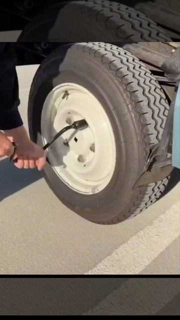 Citroen DS в 1955 выглядит как машина будующего