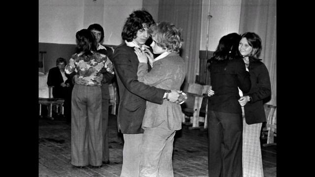 Безмолвно я в твои глаза гляжу