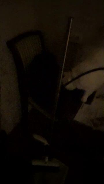 Милка в темноте упаковывается