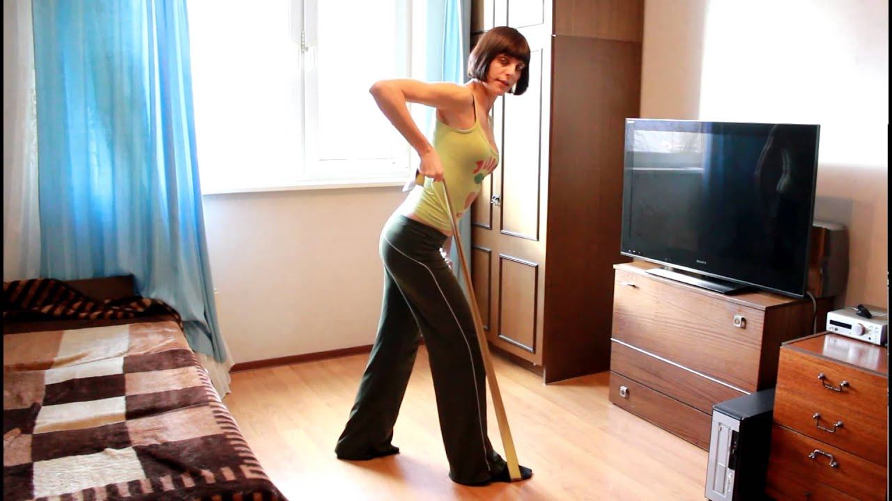 Упражнения для похудения рук с эластичной лентой.