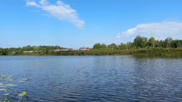 Сидели в лодке рыбачили, заодно поснимали поезда