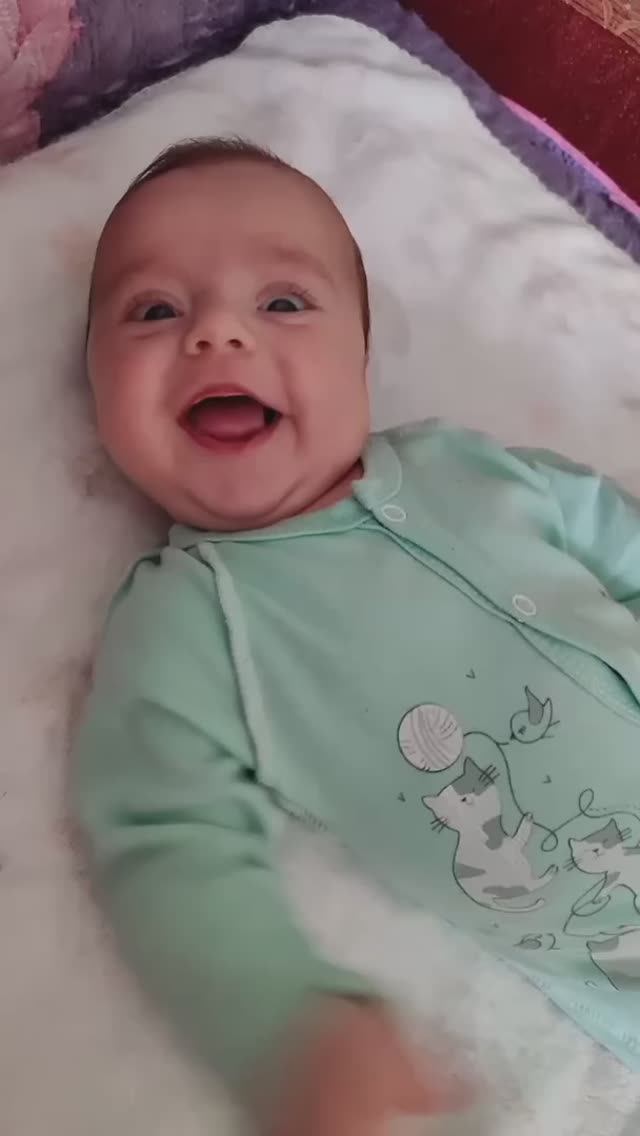 Первая улыбка. Жизнь.