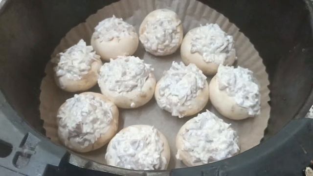 Фаршированные шампиньоны на праздничный стол. Вкусная закуска.