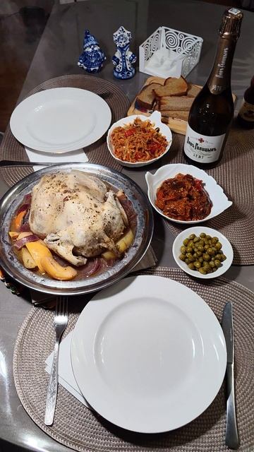 Курица с айвой и хурмой в тажине 🍽