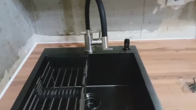 Ремонт новой столешницы, установка смесителя, люк для газового крана.