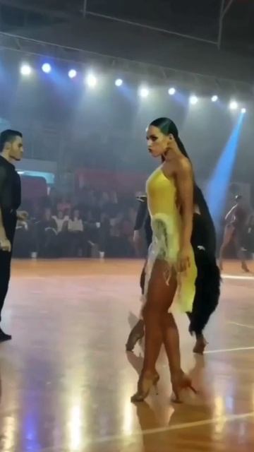 В туалет хочет  срочно 😅👍