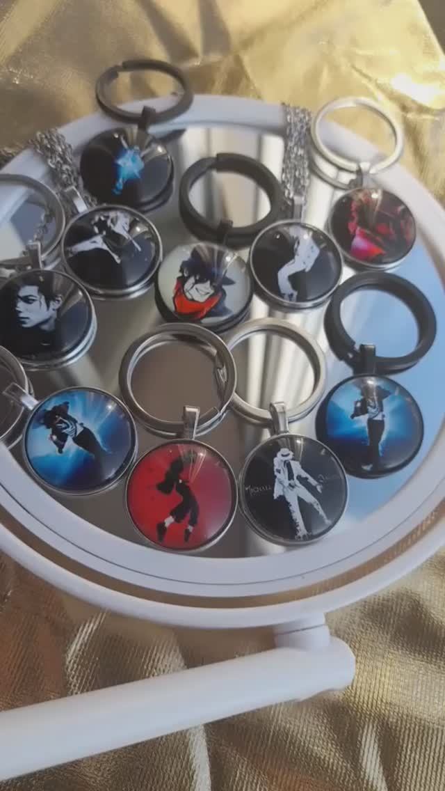 Коллекционные кулоны и брелоки с изображением Майкла Джексона