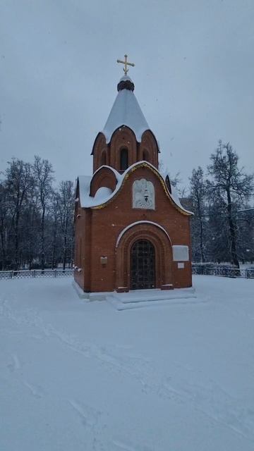 Преображенская часовня на братском воинском кладбище в Москве