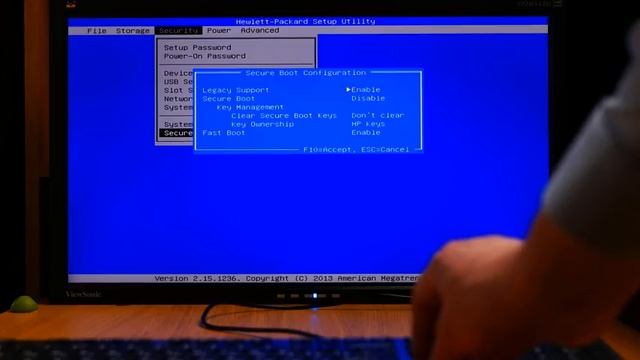 Как войти в БИОС и настроить загрузку с флешки или CD, DVD
