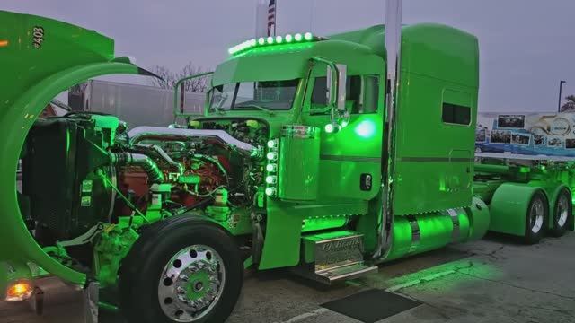 Средимарок американских грузовиков выделяются Peterbilt, Kenworth, Freightliner.