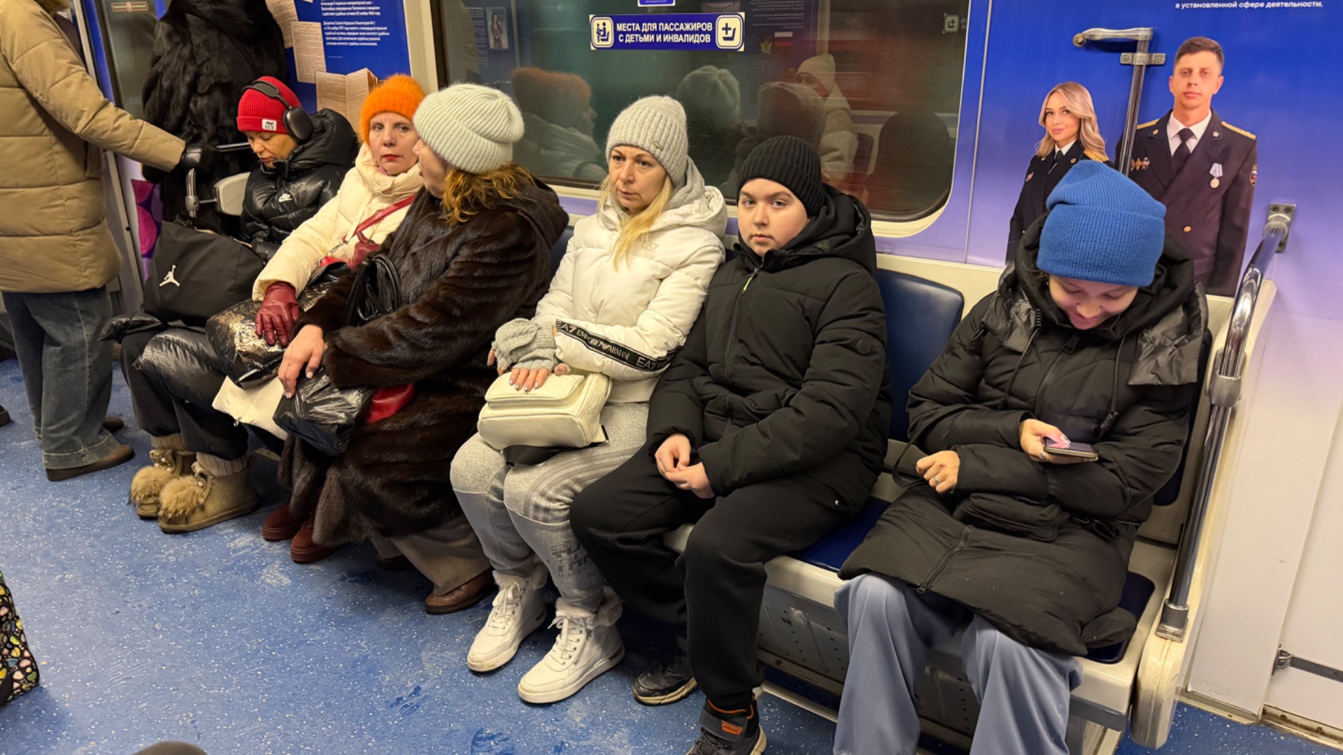 Новый год 2026 в Новосибирске . Центральный ЖД вокзал , Метро , Театр , Краеведческий музей .