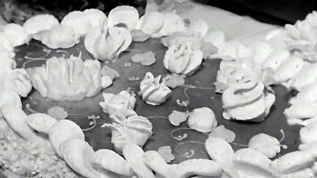 1972 год. Тюмень. Кафе "Ёлочка". Предновогодняя торговля тортами.