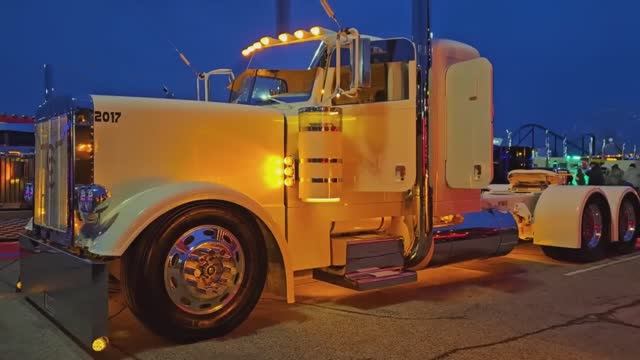 Американские грузовики давно стали символом мощи, надежности и свободы передвижения.