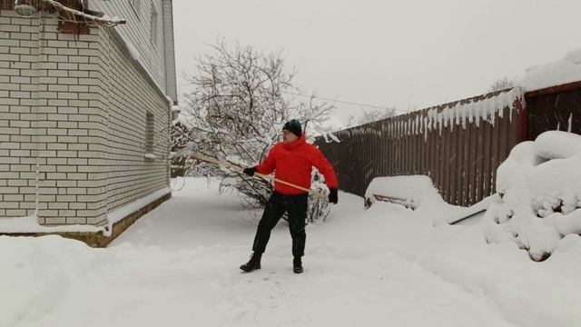 Разминка с копьём в деревне на Новый год (02.01.2026)