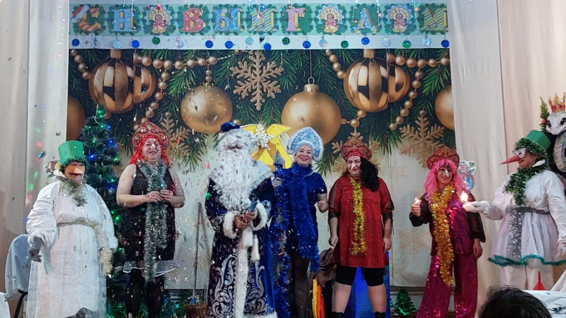 Новогоднее представление "Баба яга не против"