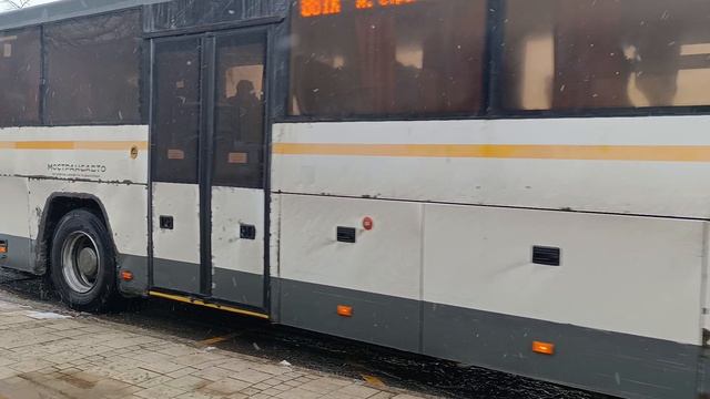 ЛиАЗ Вояж на 881К прибывает к остановке Манеж в г.Звенигород