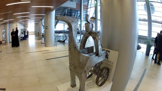 Забавные экспонаты Морского вокзала СПб Конференция 2019 г GOPR6836