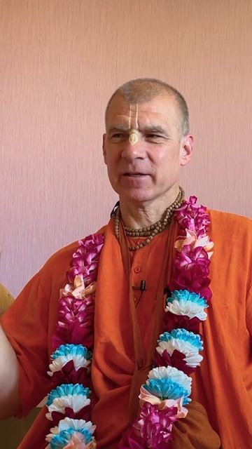 Формула Сагара Свами: "Проблемы в преданном служении решаются служением преданным".