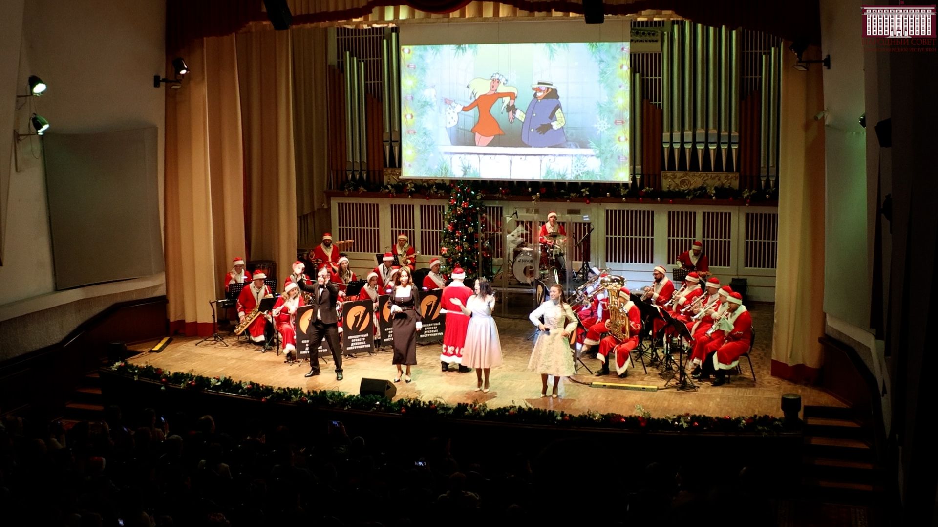 Константин Кузьмин организовал посещение концерта в Донецкой филармонии для детей военнослужащих