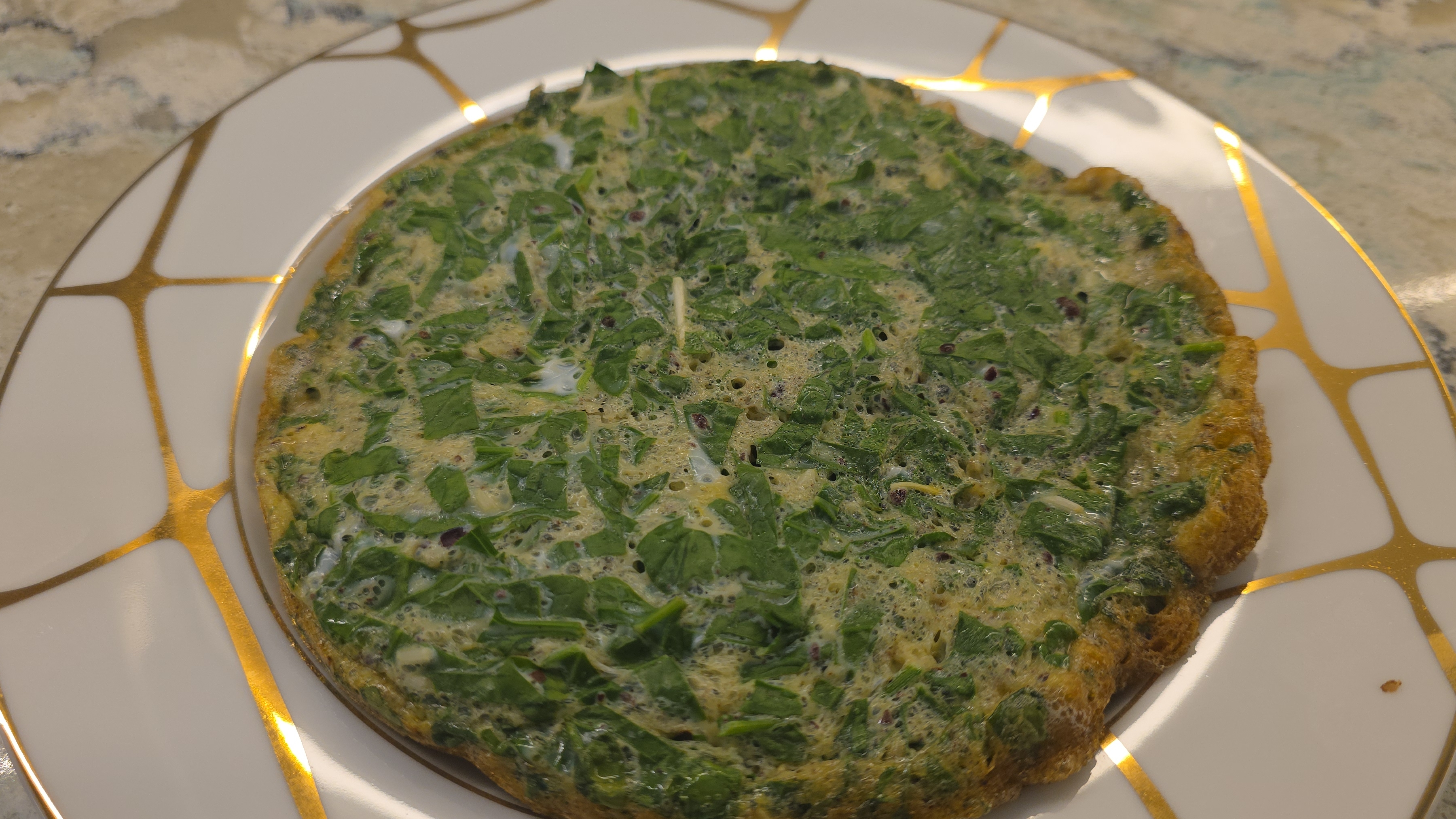 Кюкю, или азербайджанская яичница, кладезь витаминов и гравлакс из лосося