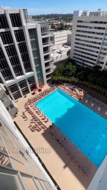 Крыша и  бассейн