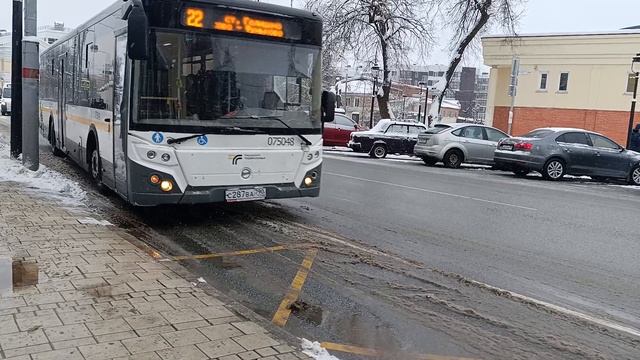 ЛиАЗ 5292 на маршруте прибывает к остановке манеж в г.Звенигород